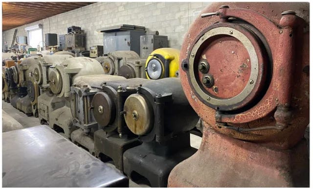 2-Day Auction - 400+ Vintage Safes, Collectibles & Antiques