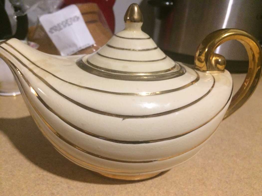 Arthur Wood's Aladdin Teapot is a Wish Come True - Antique Trader